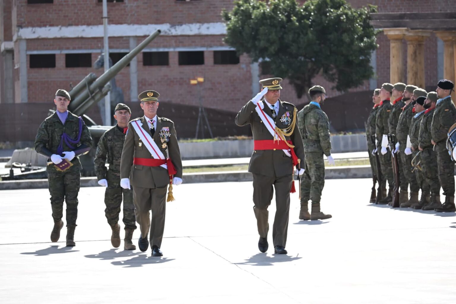 El Regimiento de Artillería Mixto nº 32 celebra la festividad de Santa ...
